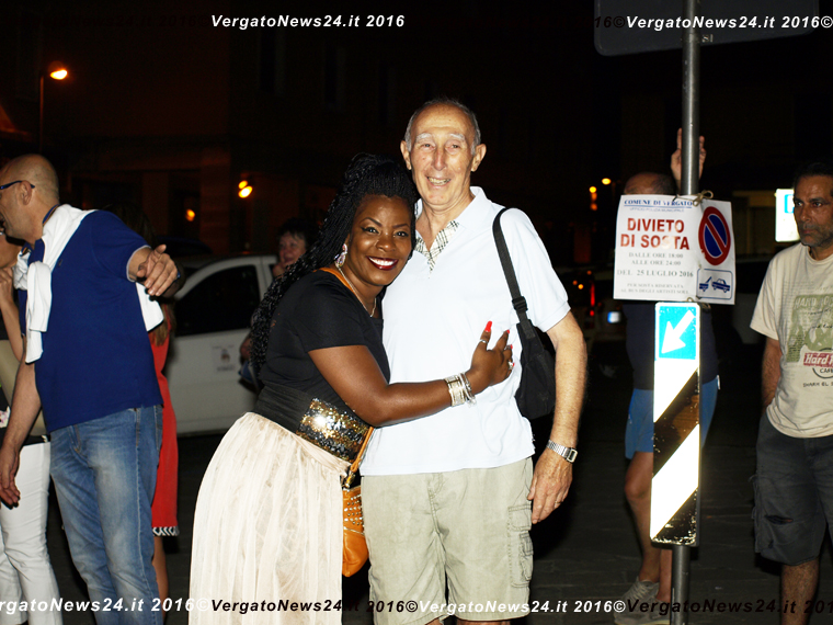 Franco Pezzulli in posa con Falisa JaNayé regina del Soul | Vergato News 24